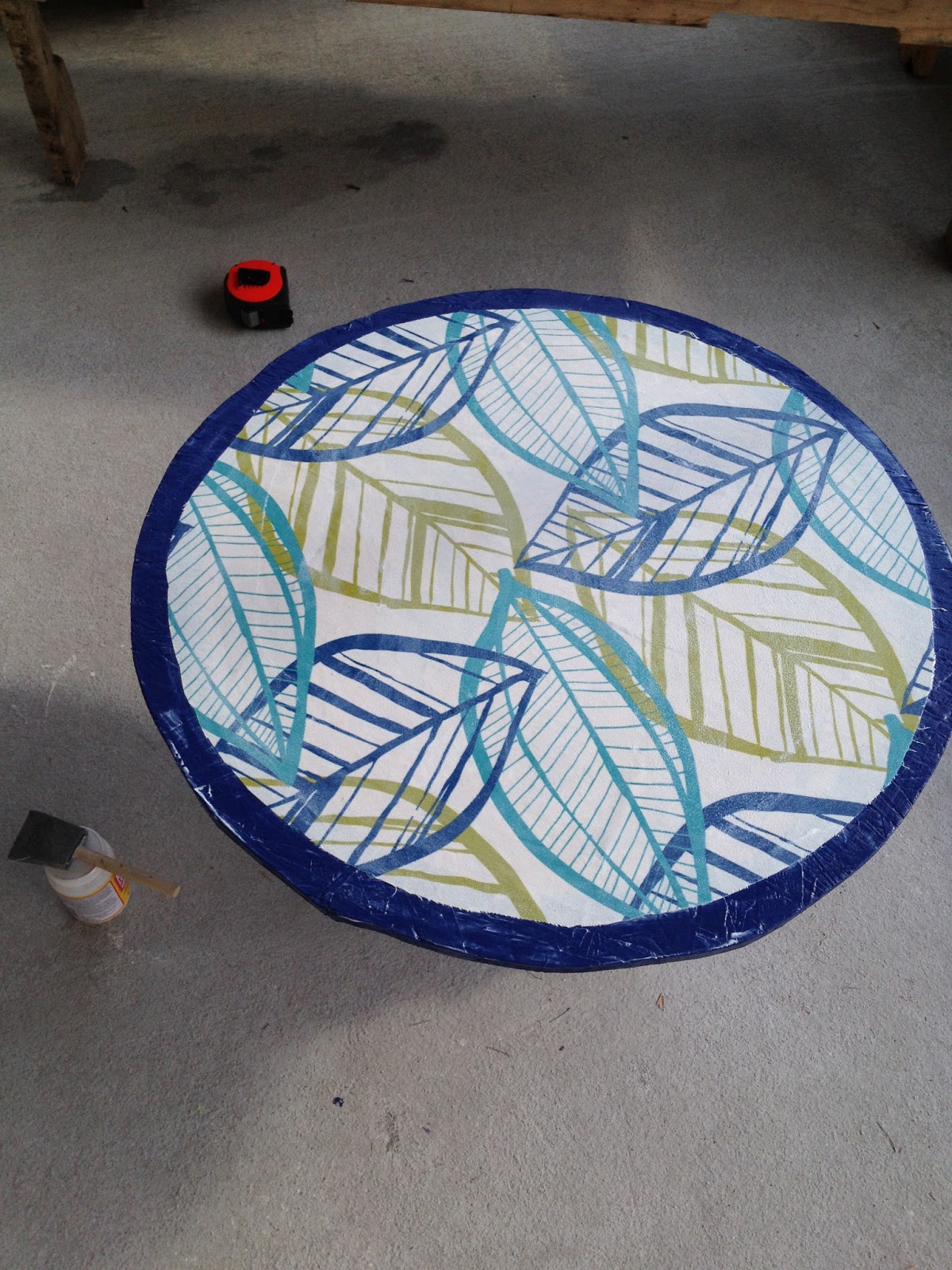 Obviously Homemade: Tree stump table decor with Modge Podge