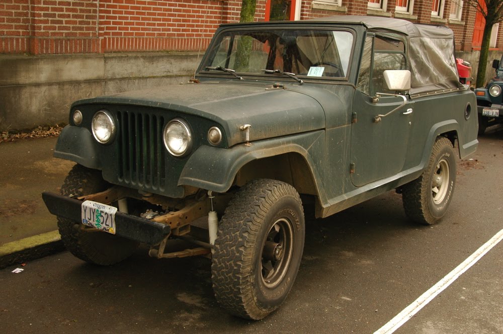 OLD PARKED CARS.: 1968 Jeep Jeepster Commando.