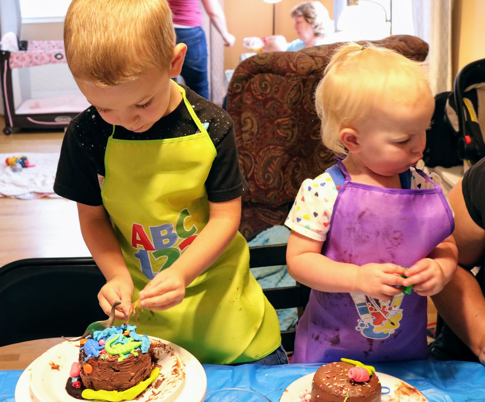 RuthAnne Strong: Cake Decorating Day