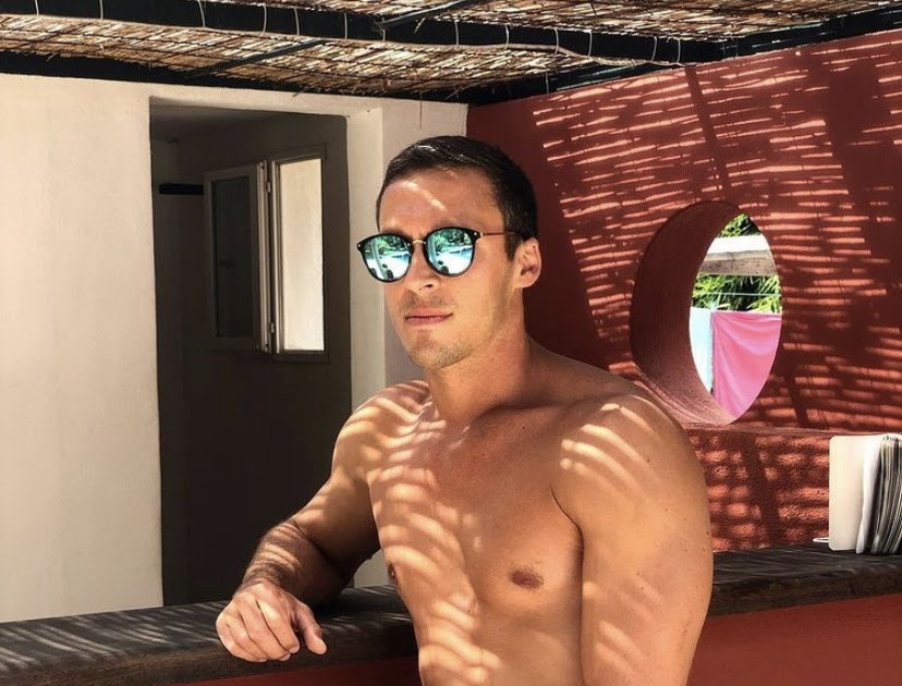 Speedo Musings: Belly Up to the Bar