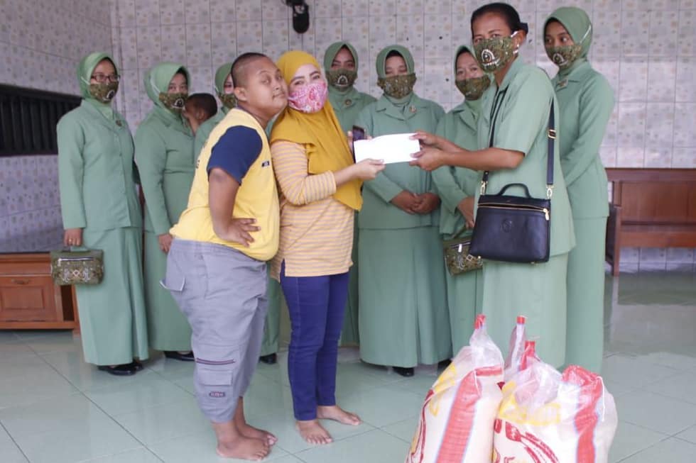 Batalyon Arhanud 15: Ketua Persit KCK Cab LIV Yonarhanud 15 Ny. Fanny Tri Yudhi Herlambang ...