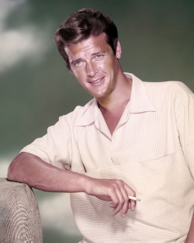 50 Handsome Photos of Legendary James Bond Star Roger Moore From ...
