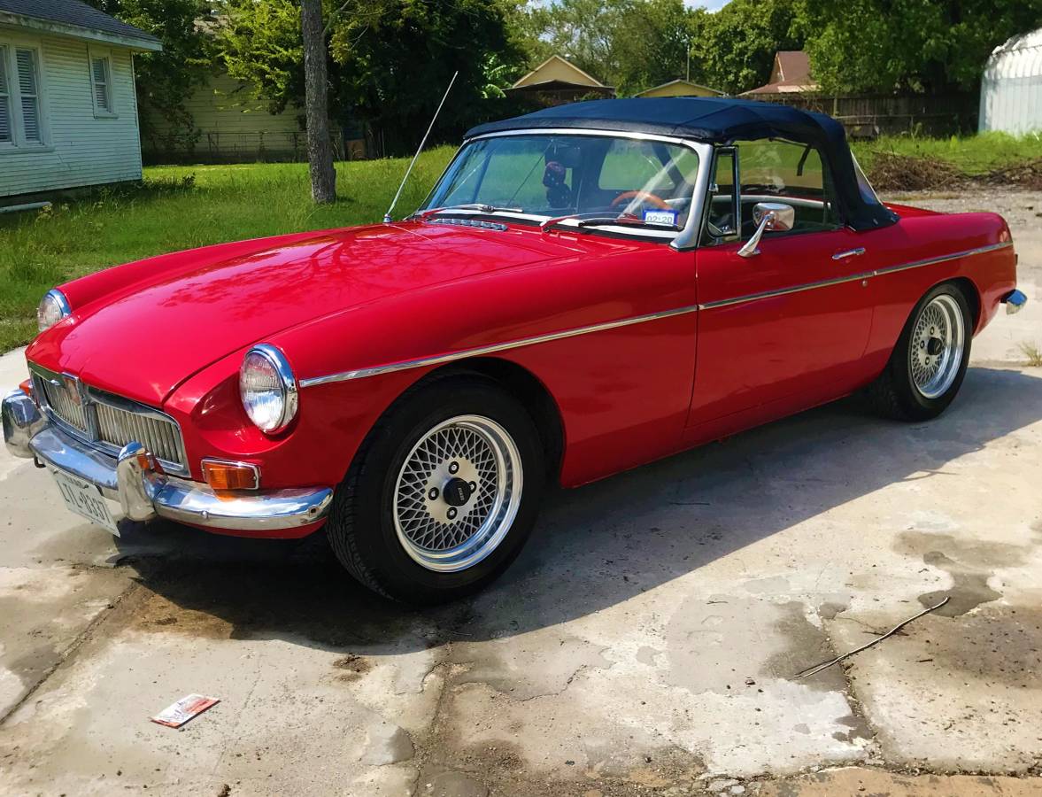 Cherry Red: 1967 MG MGB - DailyTurismo