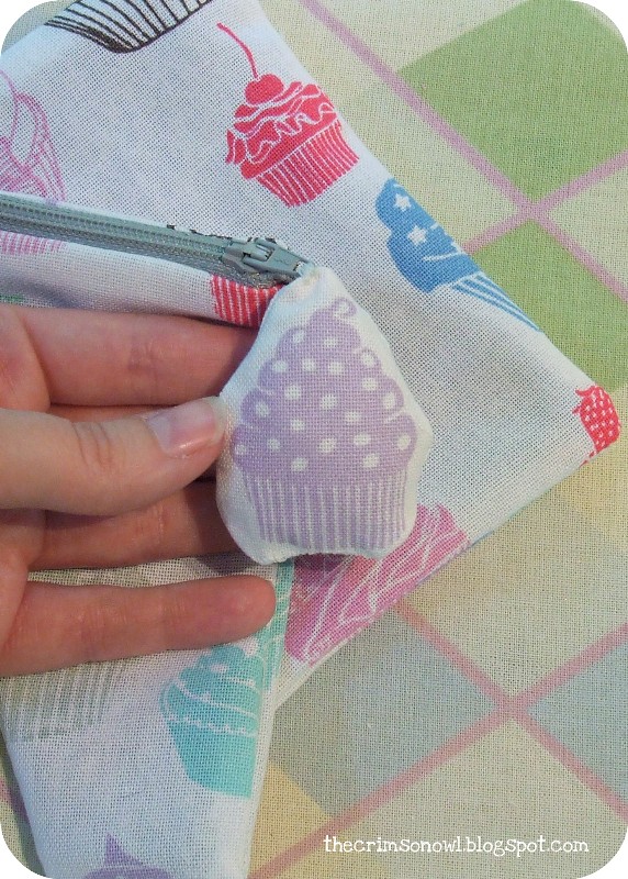 2 Sided Zipper Pouch Tutorial ~ DIY Tutorial Ideas!