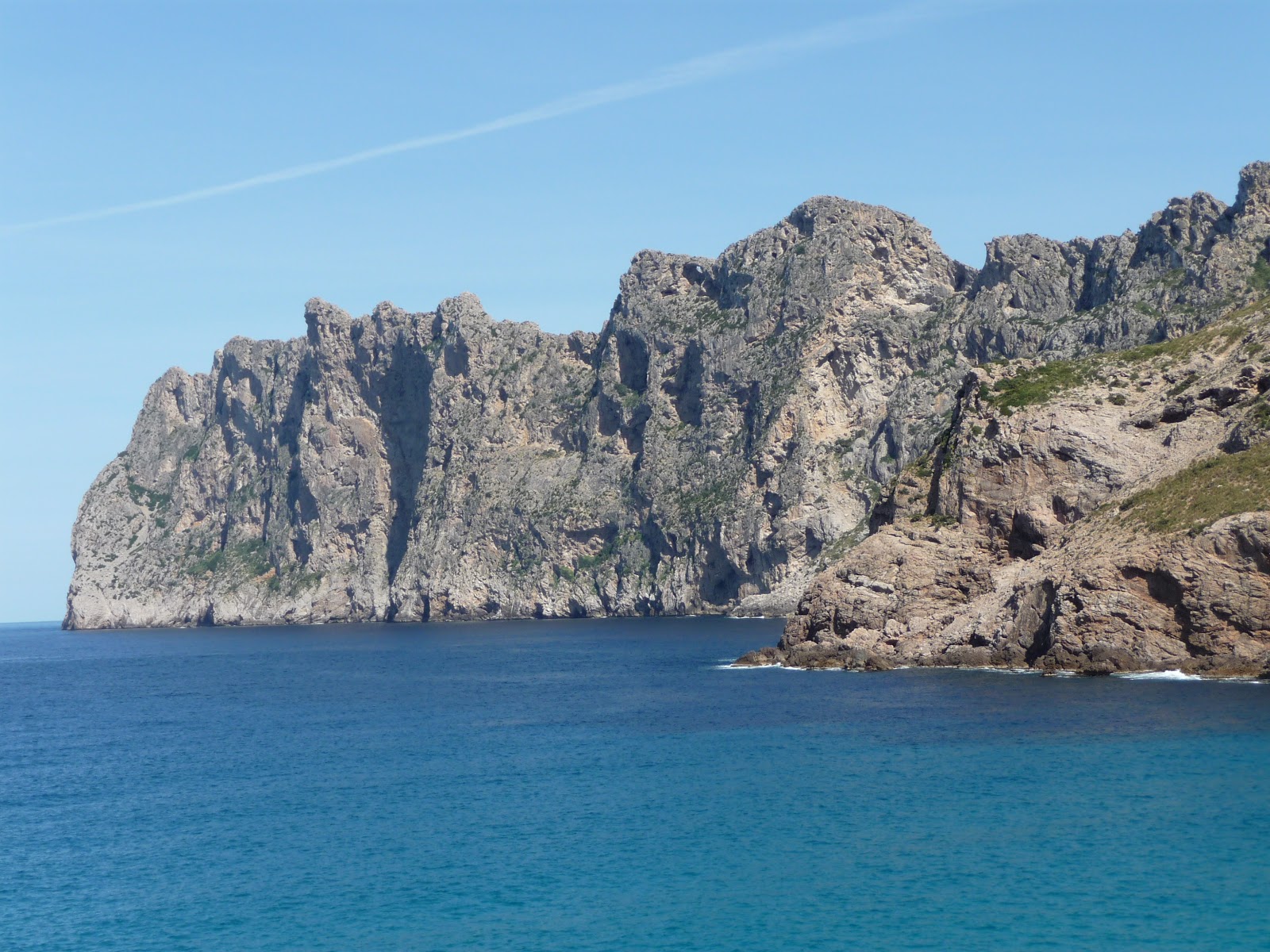 TARMACHAN MOUNTAINEERING: SERRA DEL CAVALL BERNAT-THE WHITE CUILLIN OF ...