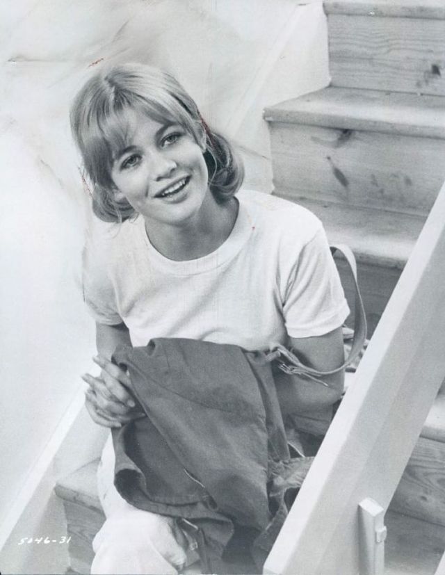 35 Beautiful Photos of Judy Geeson in the 1960s and ’70s ~ Vintage Everyday
