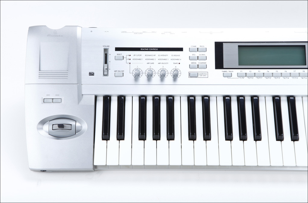 MATRIXSYNTH-B: Korg Triton LE 61 key synthesizer