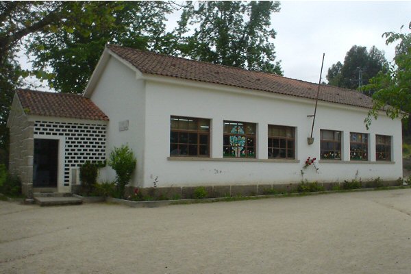 As nossas Escolas Primárias: Escola Primária de Igreja - Lomba