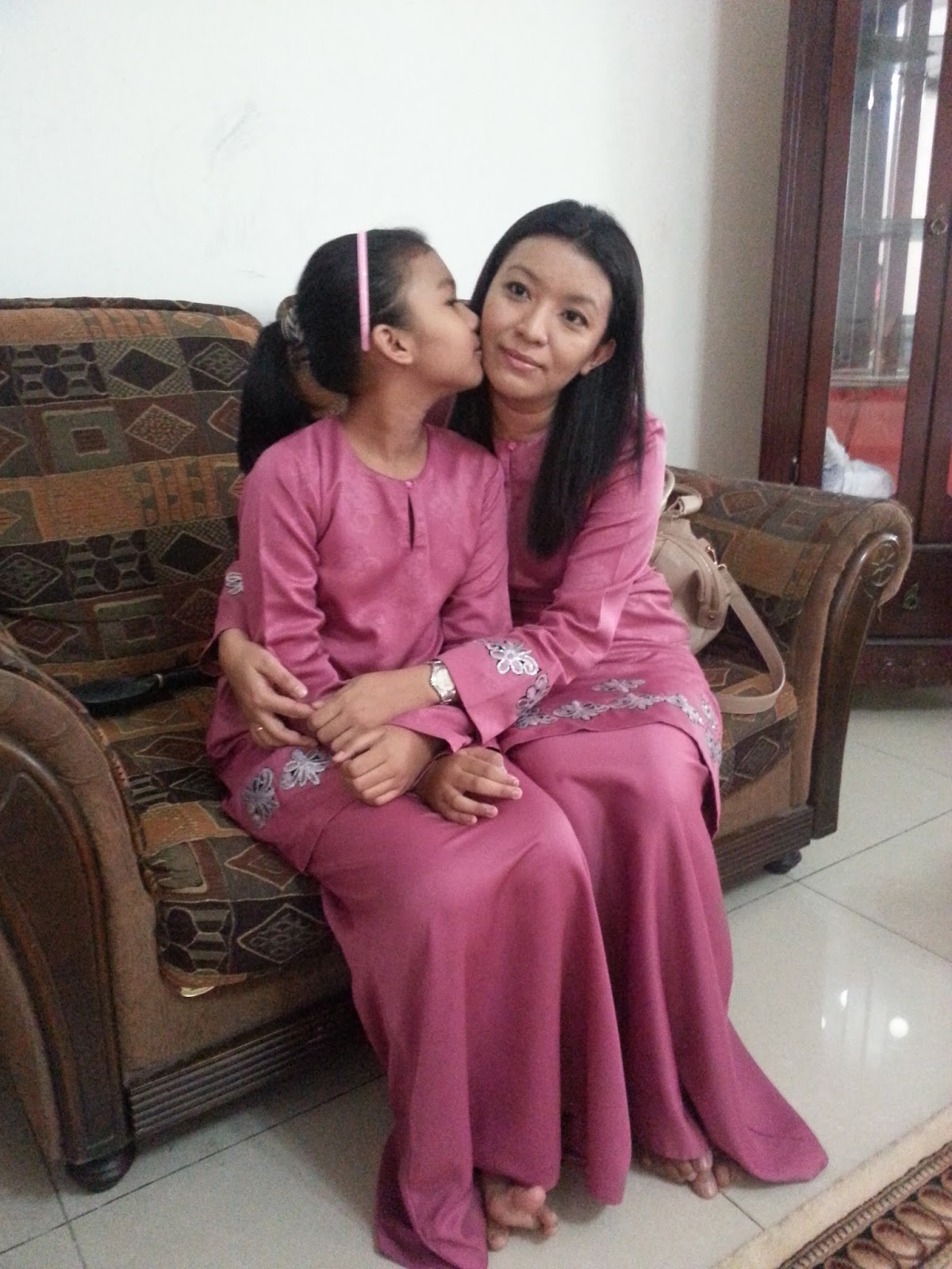 Pose Raya Mama & Dania ~ SURIA AMANDA