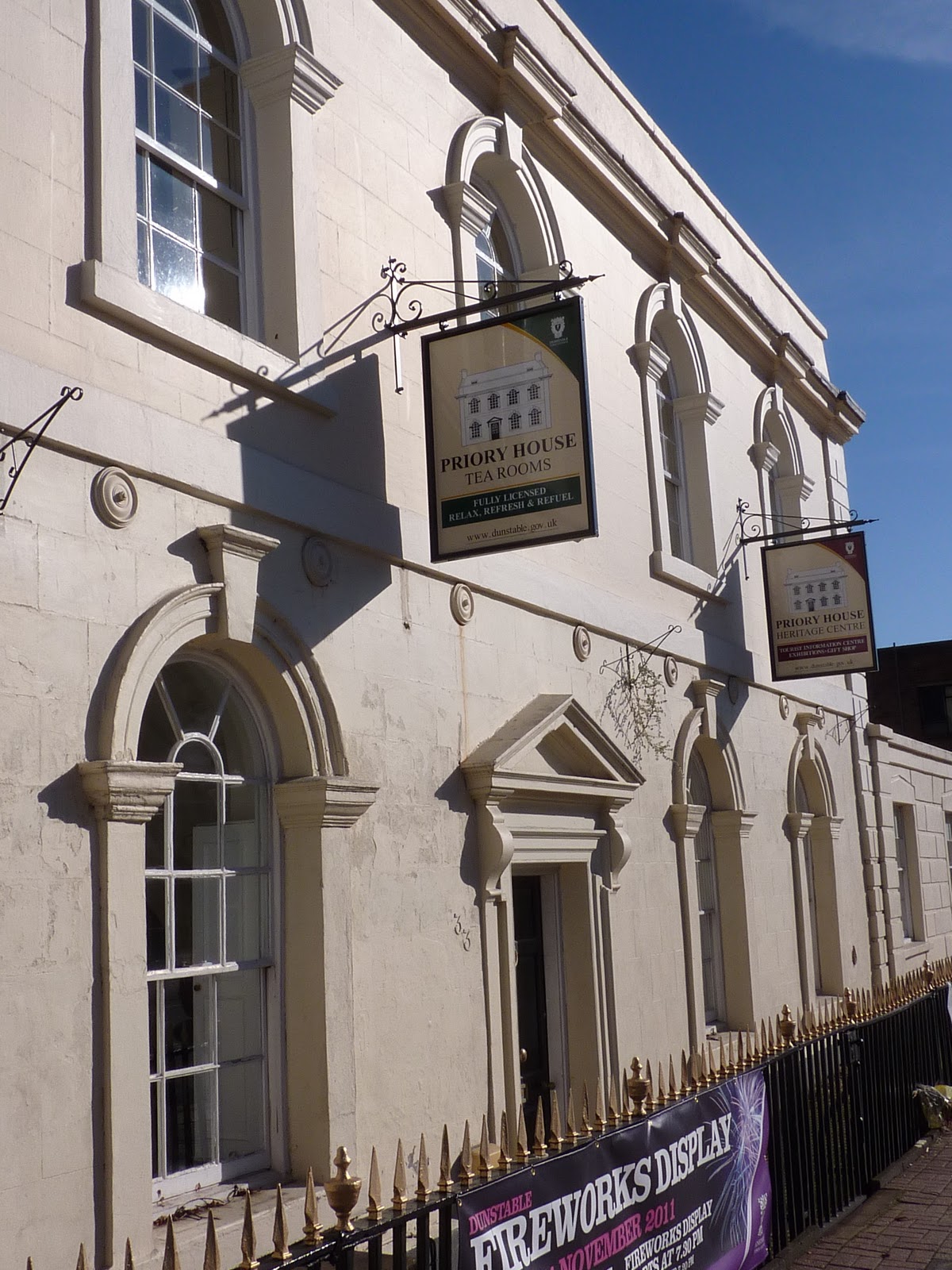 About Dunstable : Shops & Businesses in Dunstable