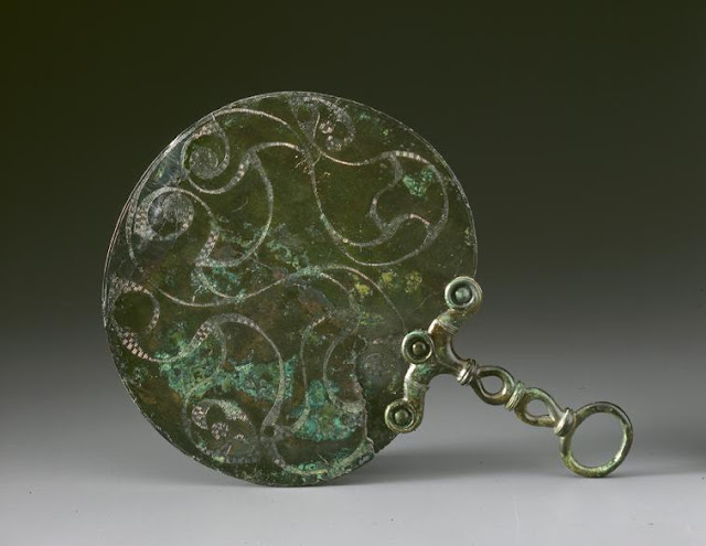 Espejos en la antigüedad, reflejos de belleza e imagen