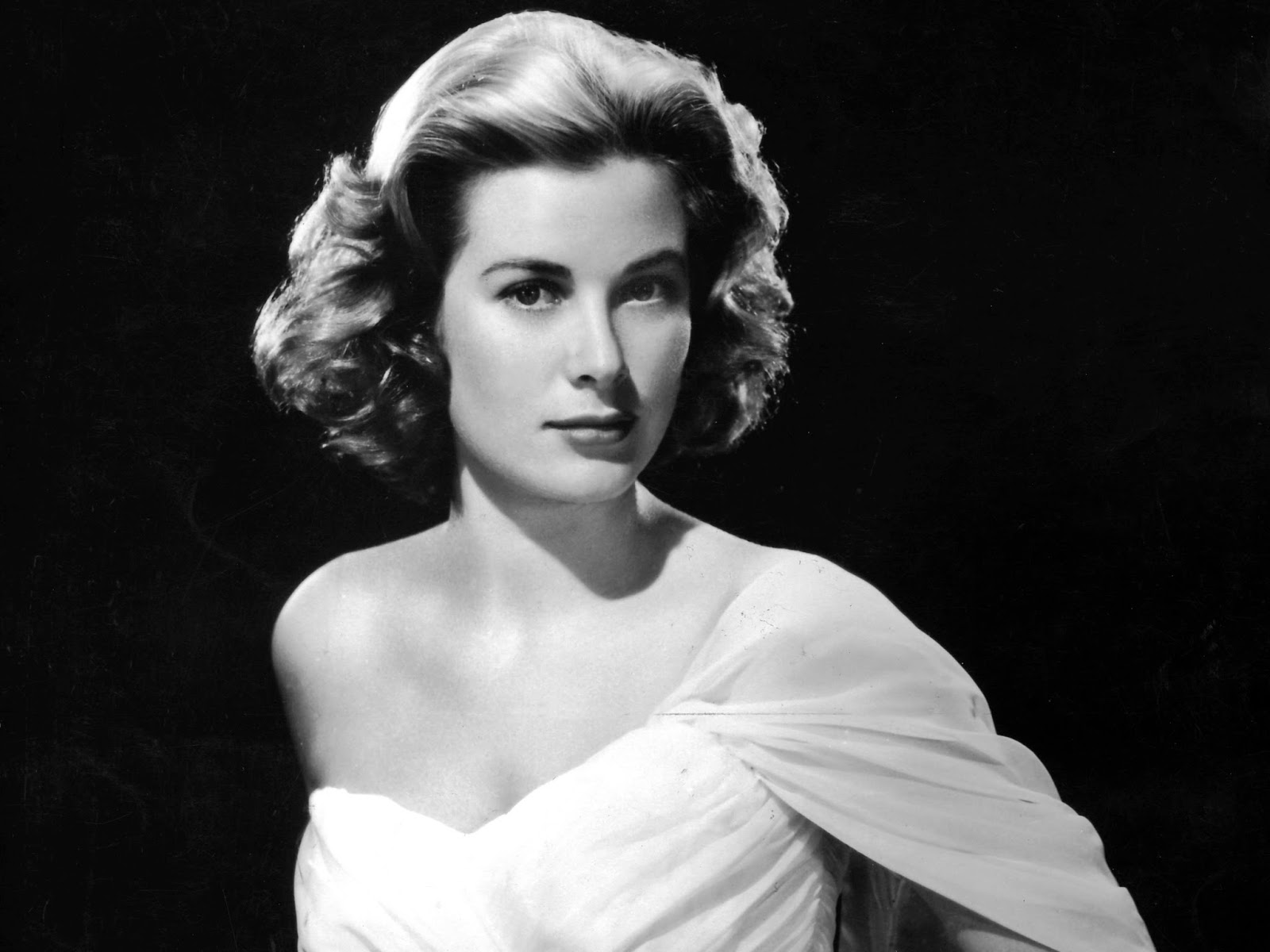 Amazing Grace: Rare photos of movie star Grace Kelly reveal how a dowdy ...