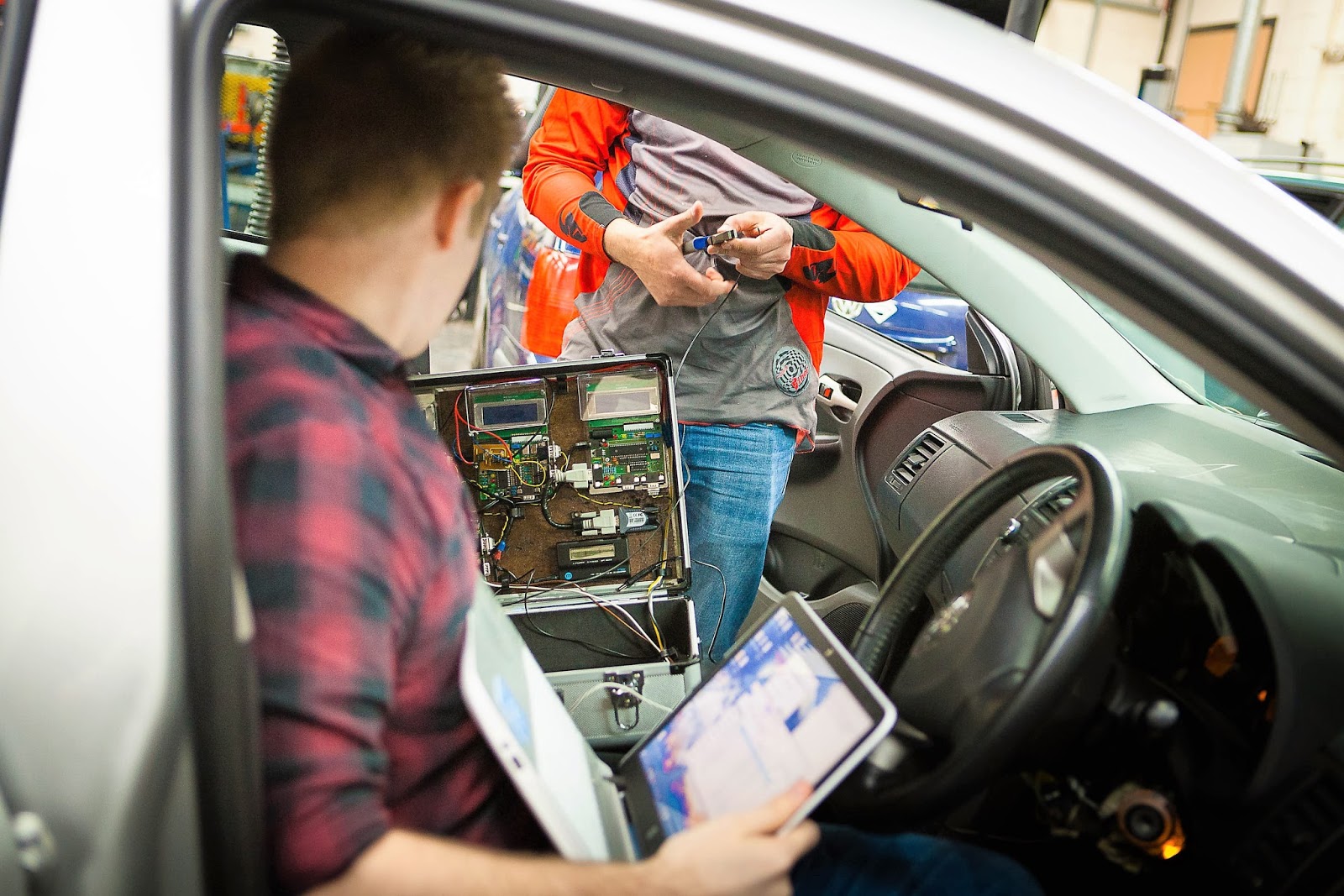 Evolution of Embedded Software within Cars: History of cars and ...