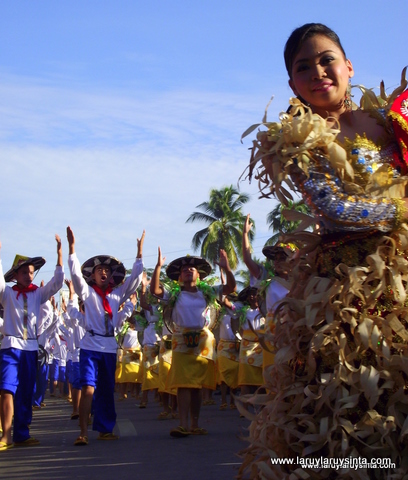 LaRuY LaRuY SiNtA: MIDSAYAP hALaD fEsTiVaL 2011