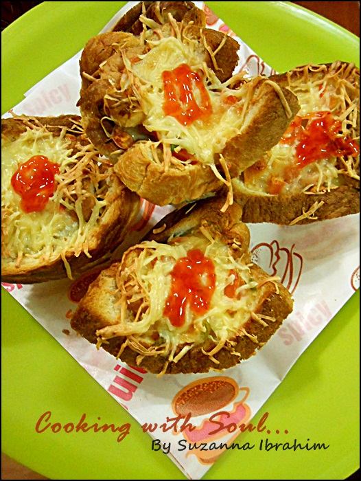 ..Cooking with soul.....: BAKUL ROTI CHEESE