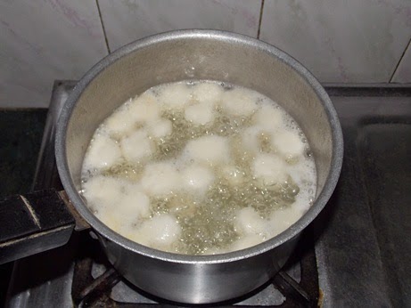 Prachi's veg kitchen: Tri-Color Mini Rasgulla | Independence Day Special