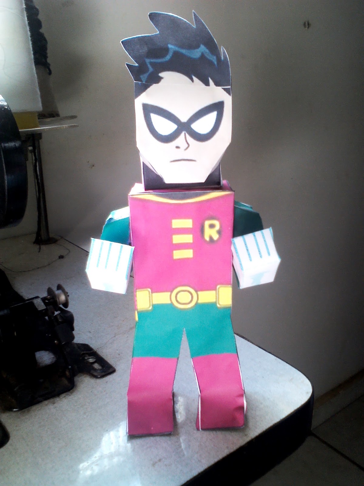 Comics Papertoys: Robin - Tim Drake - Paper Heroes