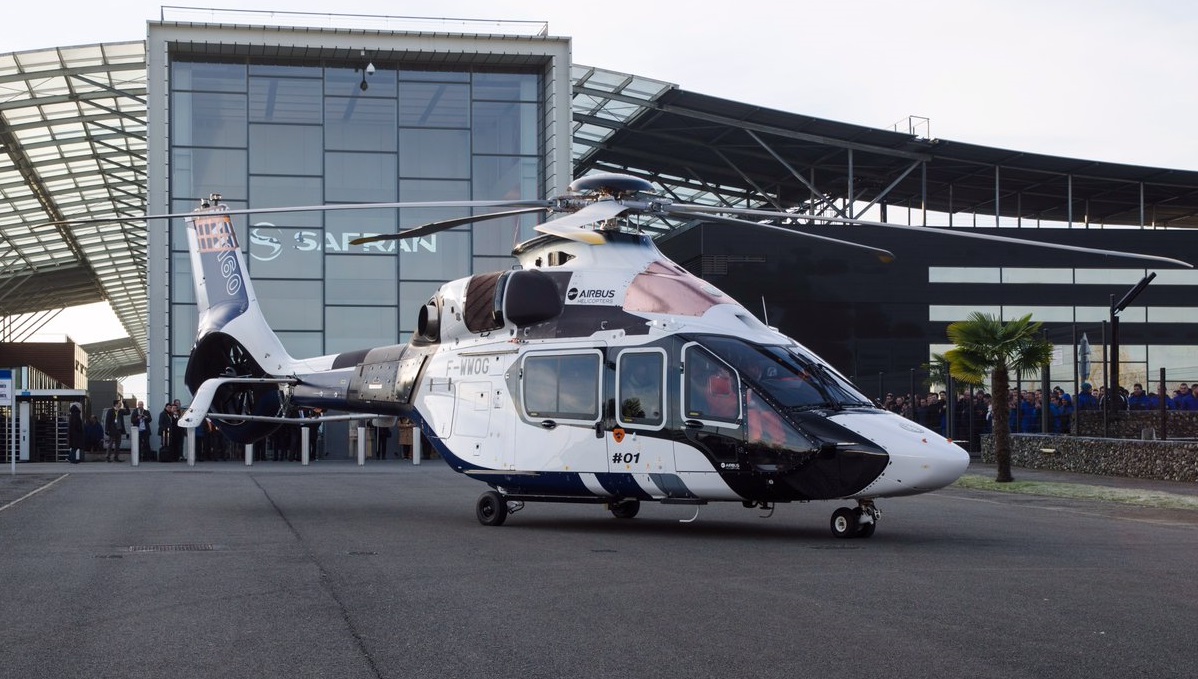 Pax Aquitania: Le H160 se pose chez son motoriste Safran à Bordes (64)