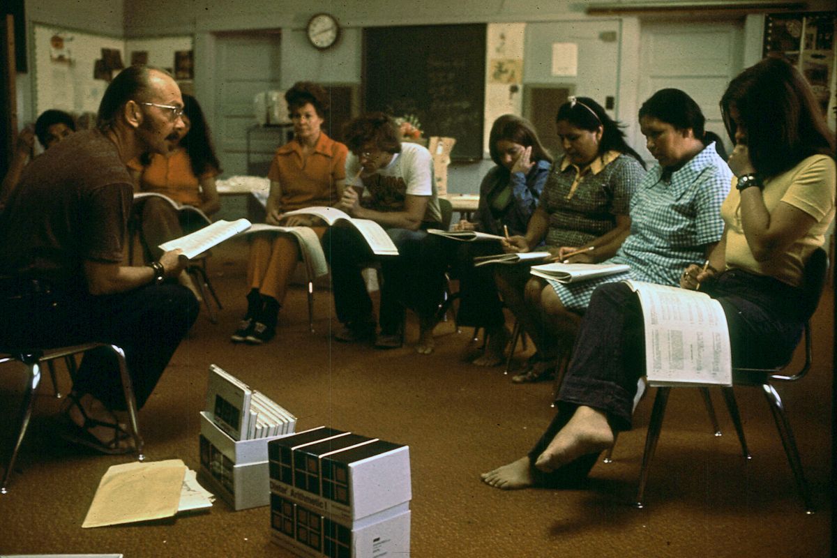 37 Amazing Color Photographs That Capture Work and Homes on Native ...