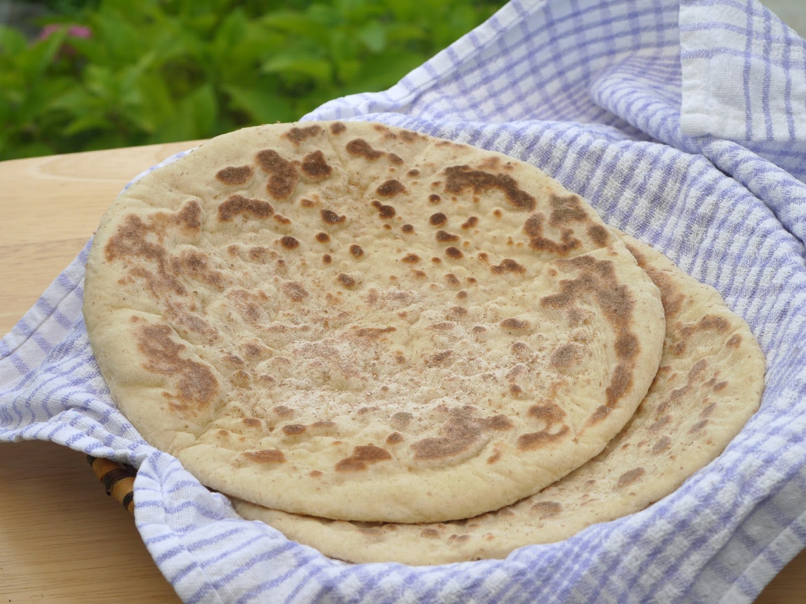 This Muslim Girl Bakes: Really Soft Naan Bread.