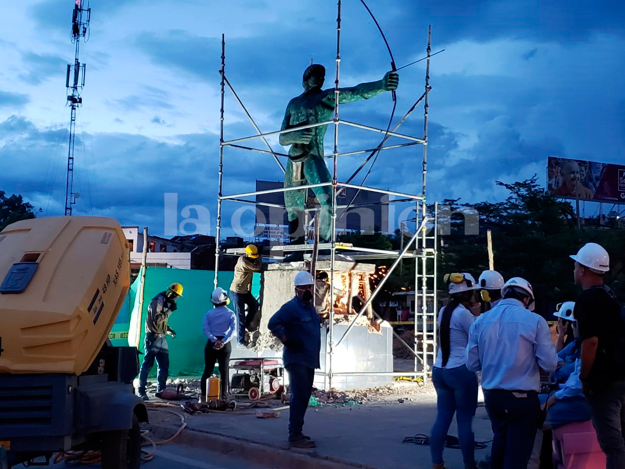 CRONICAS DE CUCUTA: 1660.- SOBRE EL MONUMENTO ´A LA RAZA MOTILONA´