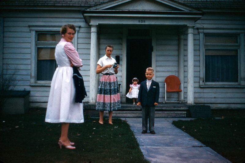 Old Snaps Defined Fashion Styles of Middle-Aged Women in the 1950s ...