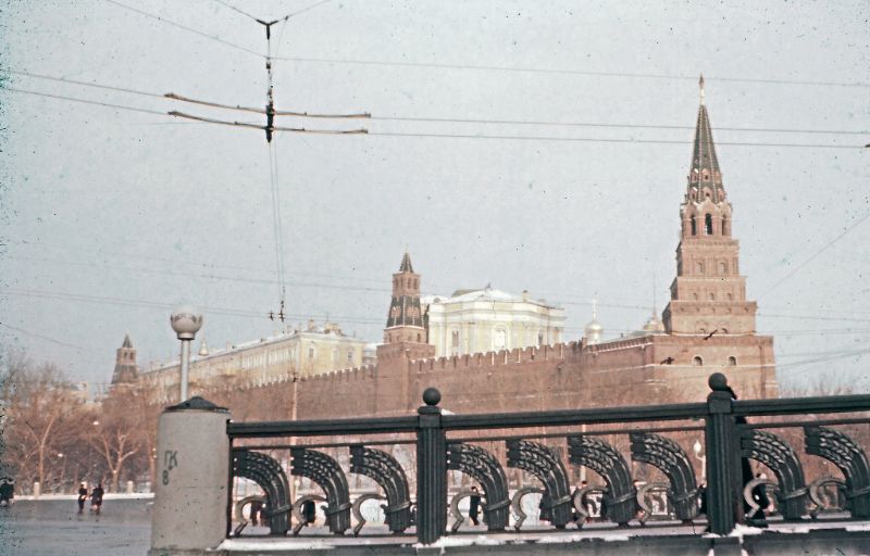 40 Fascinating Color Photos Capture Street Scenes of Moscow in the Mid ...
