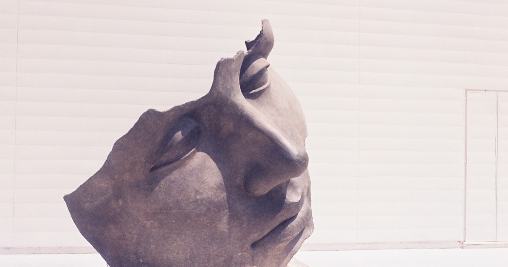 photoxperiences: Empty-headed. Cabeza hueca.