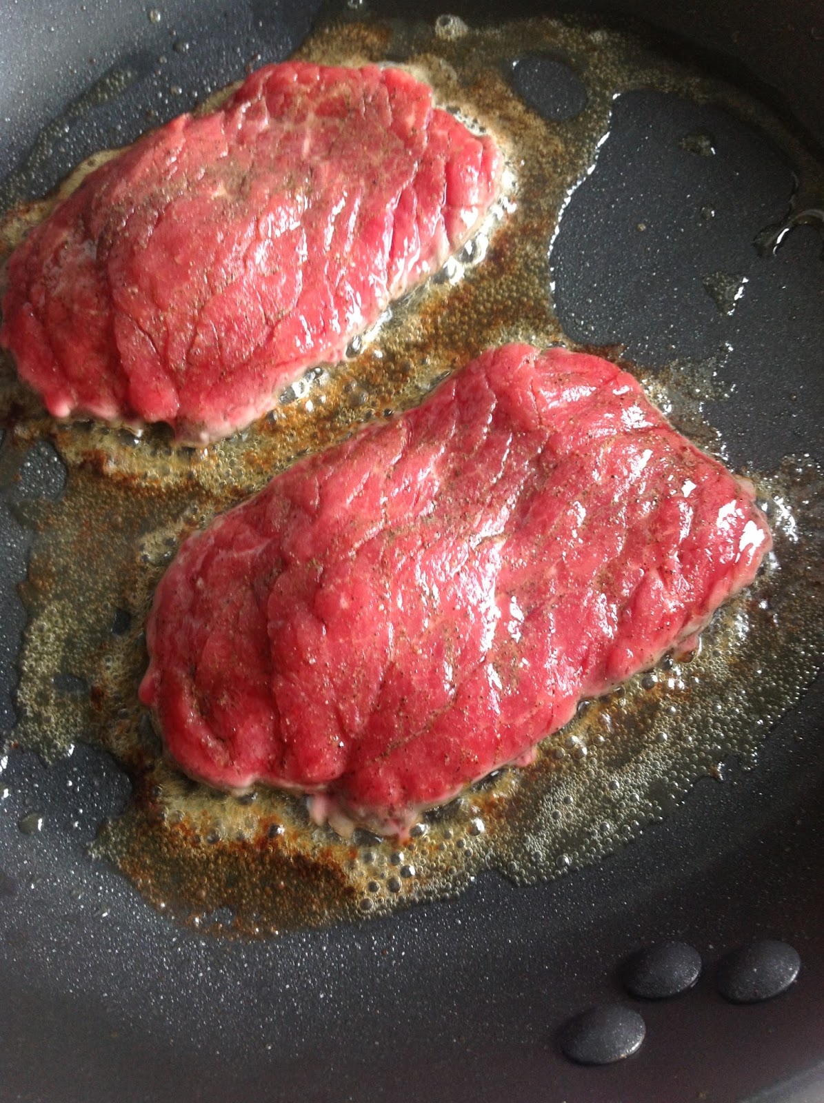 Volle-mat: Biff med potetbåter og champignon