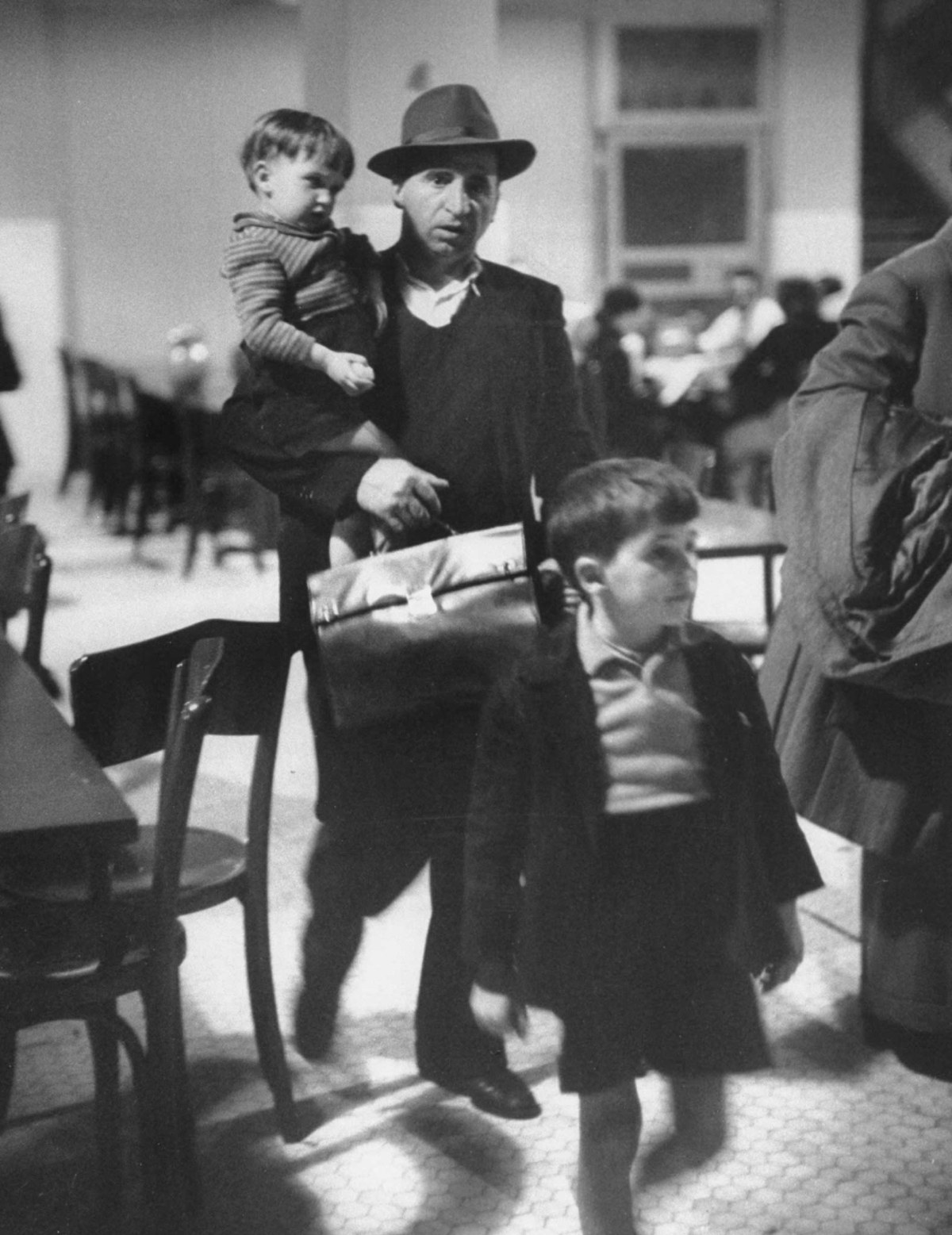 Vintage Photos of Immigrants at Ellis Island, 1950 | Vintage News Daily