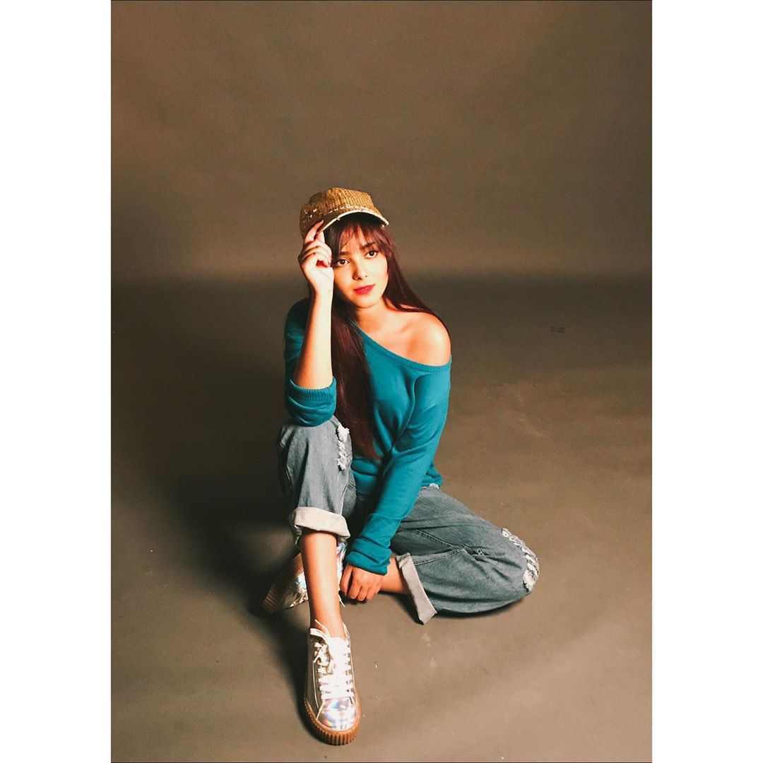 Amazing Singer Shraddha Sharma Stunning Photos Wallpapers