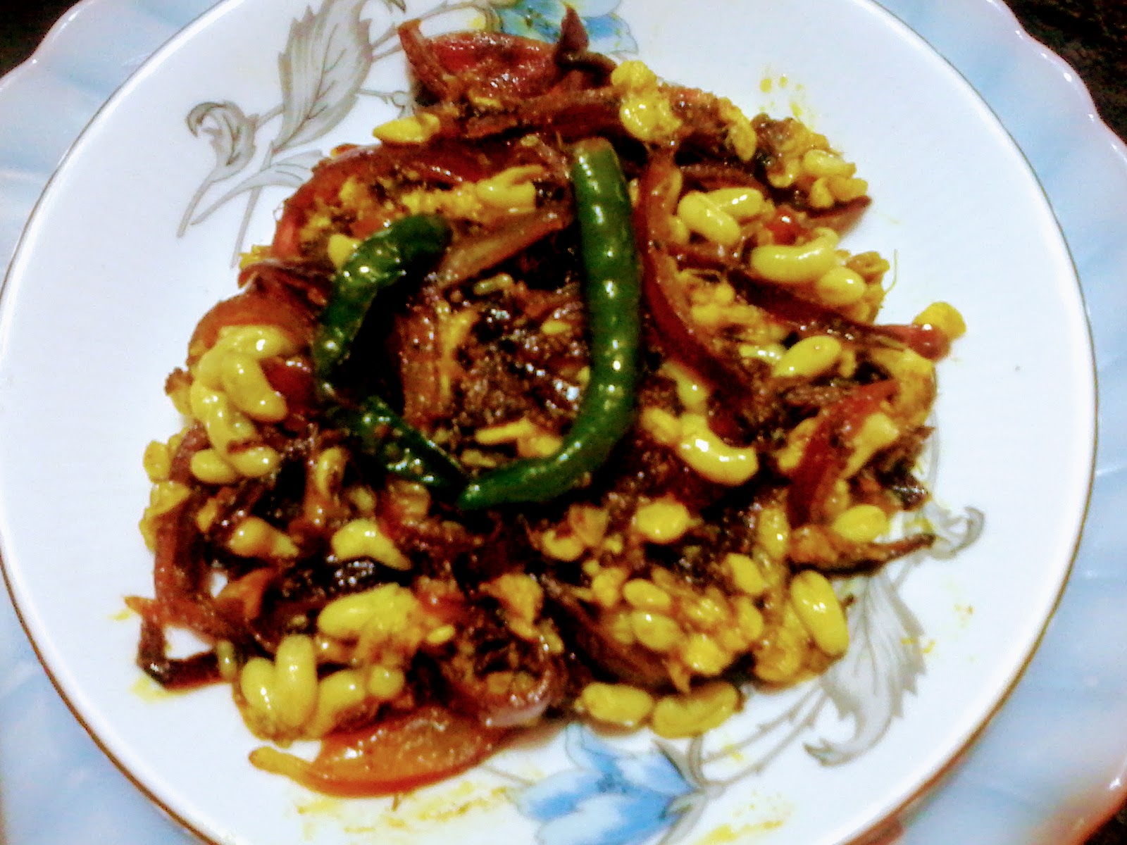 Amroli poruar tup | Red ant eggs