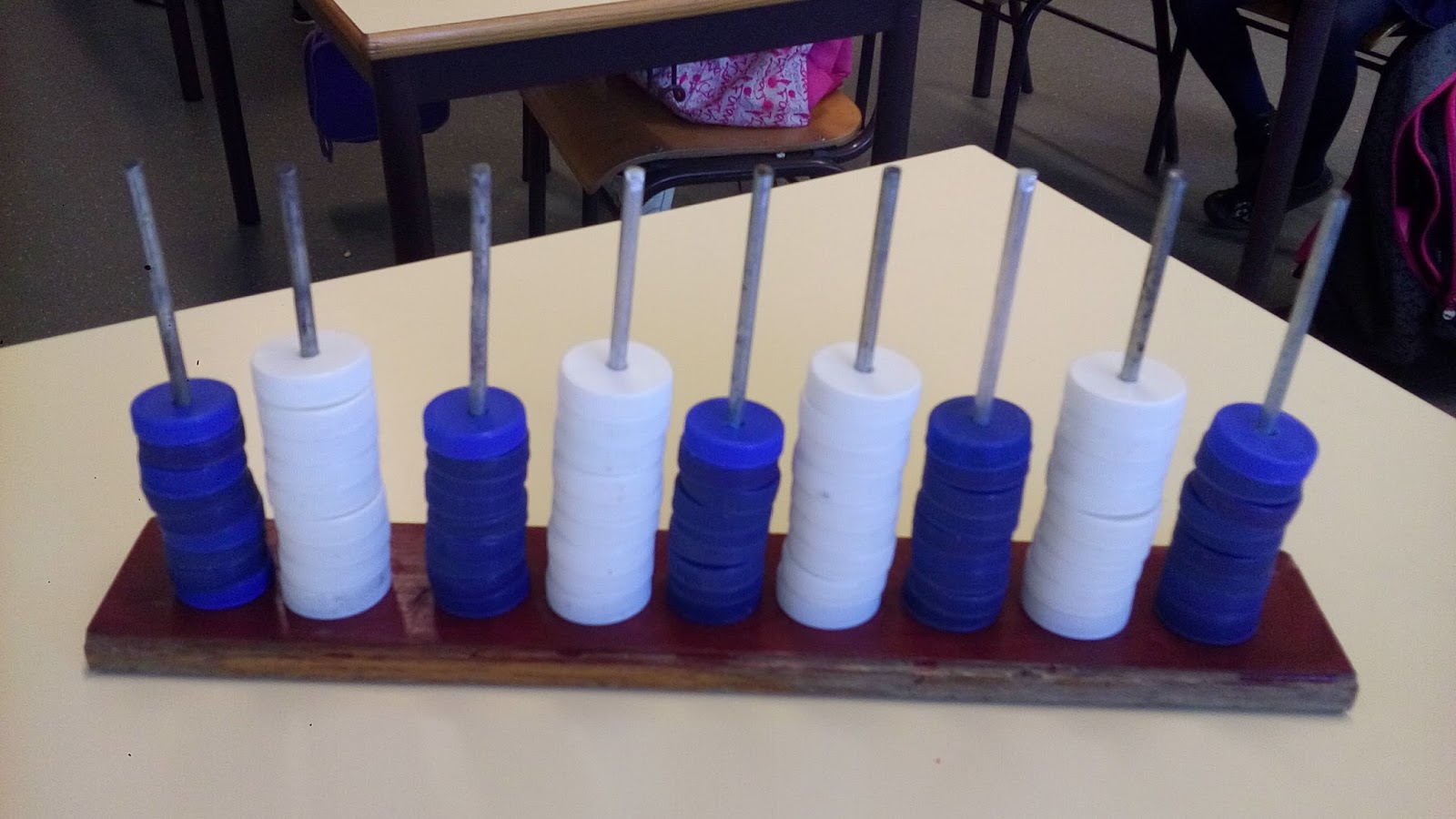 É muito bom aprender!: Construção de ábacos com materiais reutilizáveis