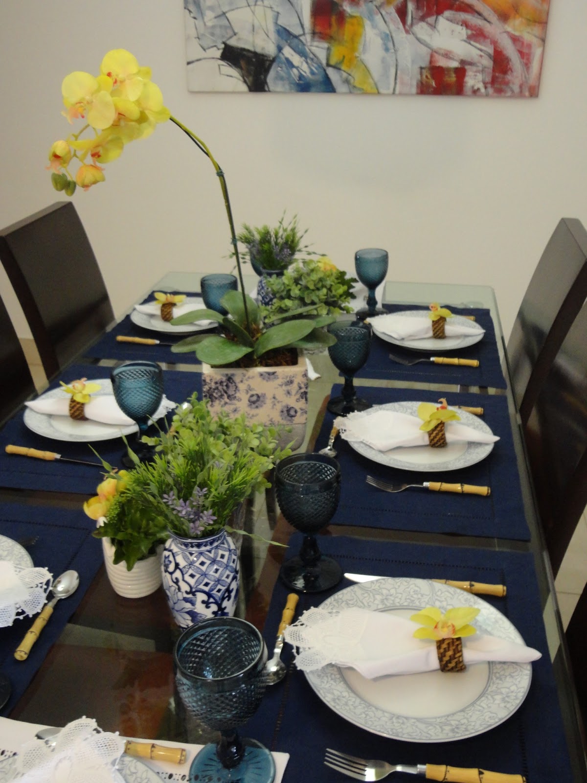 Festejar é tudo de bom!: Mesa posta... Azul e amarelo!