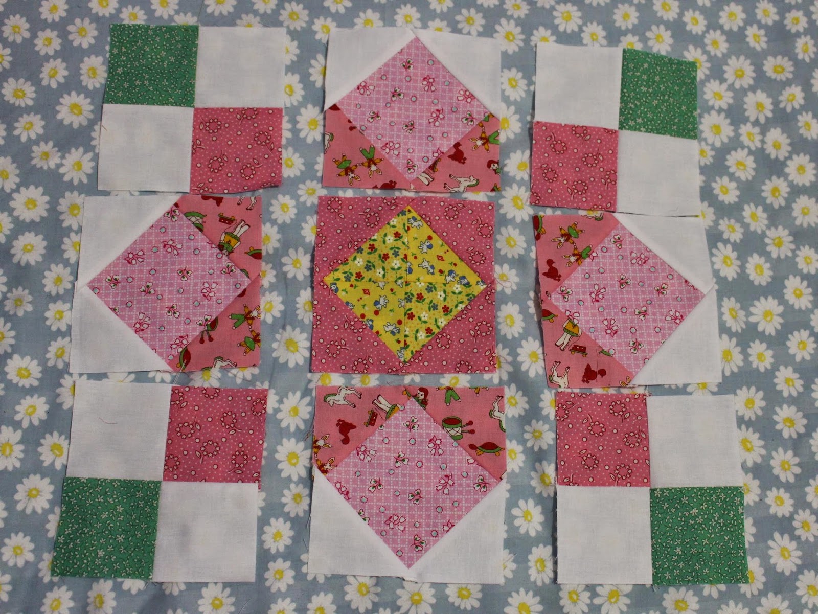 My 1930's Flower Garden Quilt Block - Tutorial