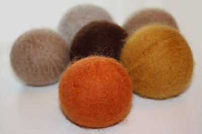 knot•sew•cute design shop: how to make felted wool dryer balls.