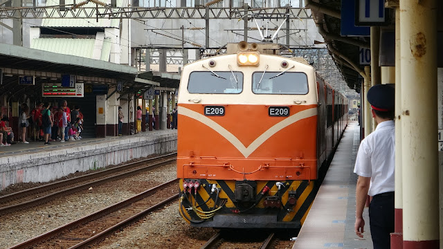 Blair's 鐵道攝影: E209電力機車 / TRA E209 Electric locomotive