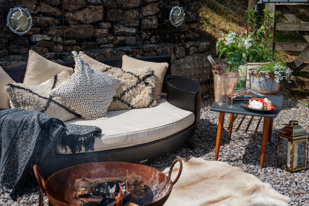 découvrir l'endroit du décor : DU RUSTIQUE RAJEUNI