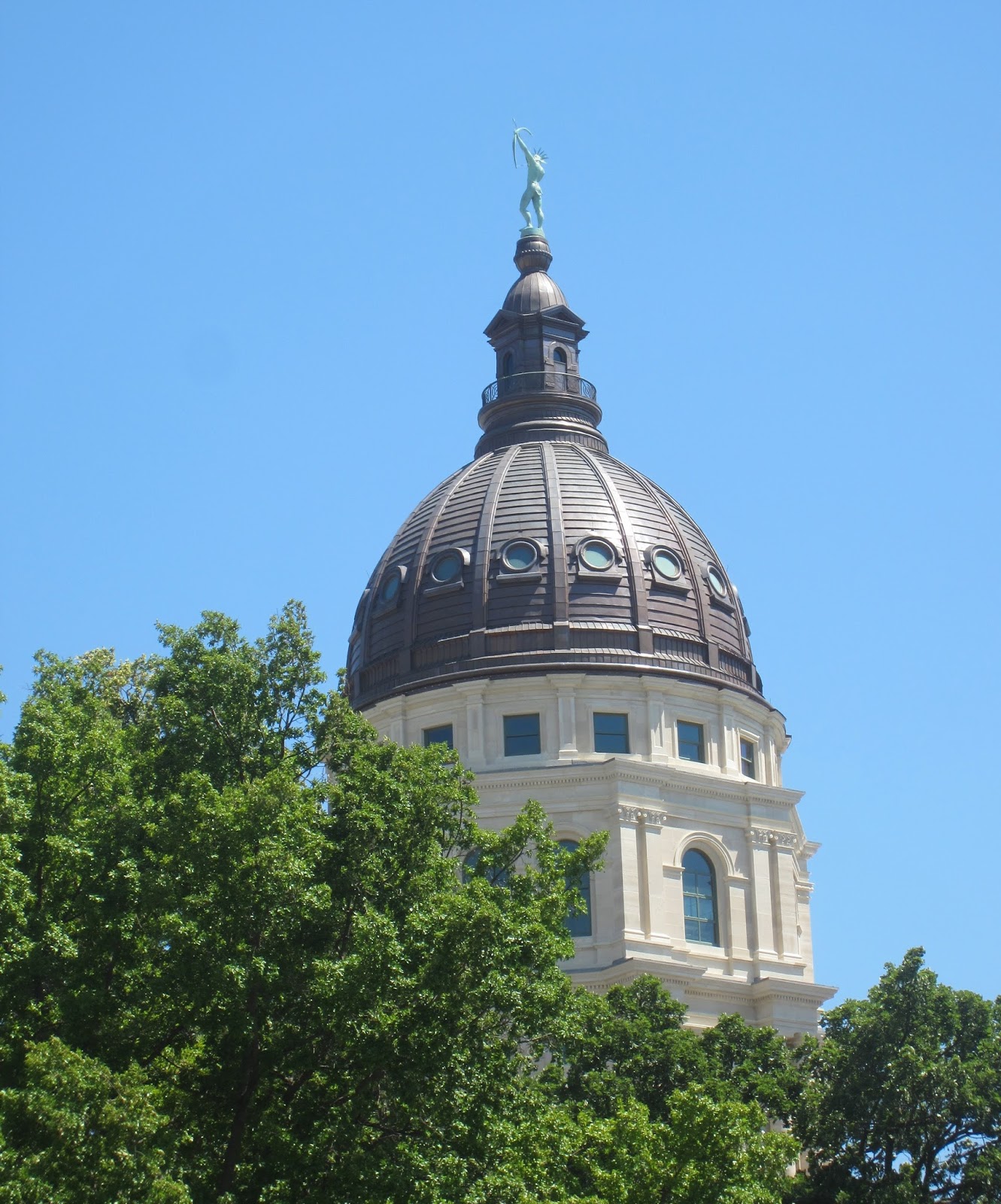 Souvenir Chronicles: TOPEKA, KANSAS: STATE CAPITOL BUILDING