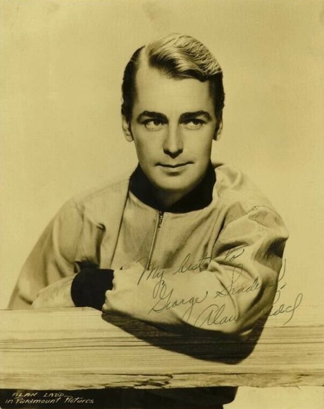35 Handsome Portrait Photos of Alan Ladd in the 1940s ~ Vintage Everyday