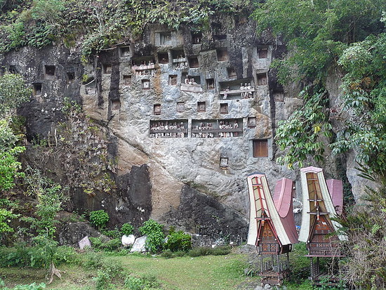 9 Tempat Wisata Kuburan Toraja Terpopuler yang Wajib Dikunjungi ...