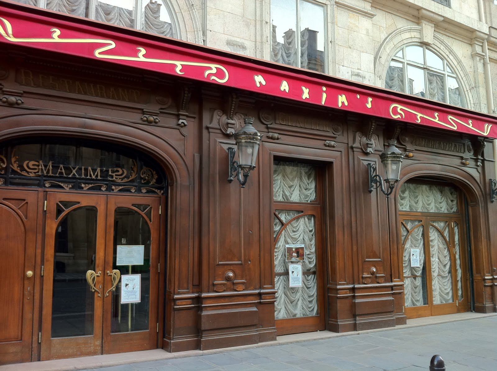 Le monde au travers des photos de l'iphone: Photo: Restaurant Maxim's