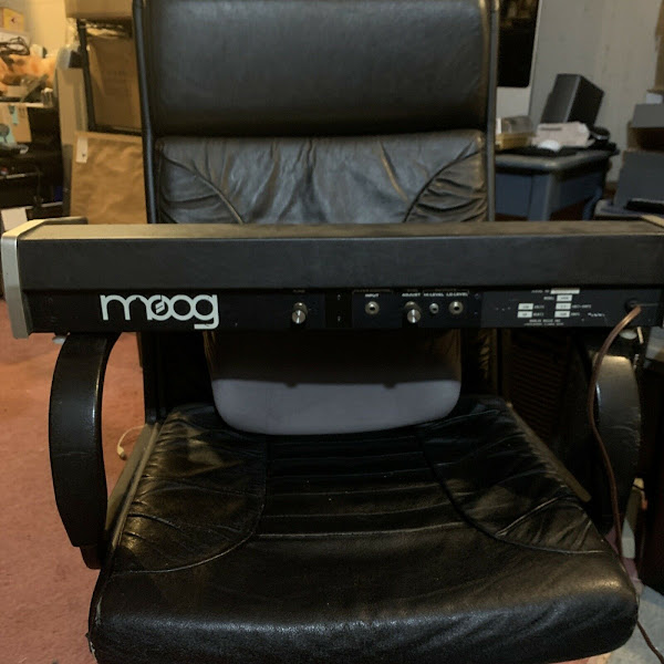 MATRIXSYNTH: Moog Minitmoog SN 0001 Prototype?