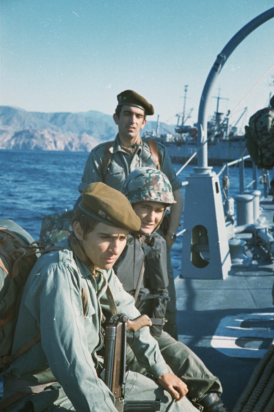 PANORAMA: UOE 1971-1972. POR TIERRA Y POR MAR II