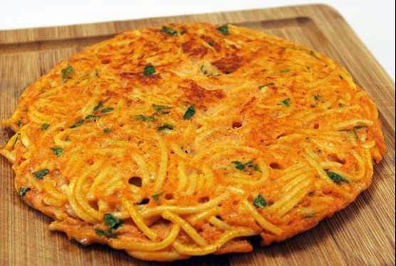 Reteta Simpla Omleta cu spaghete si branza, gateste pastele altfel