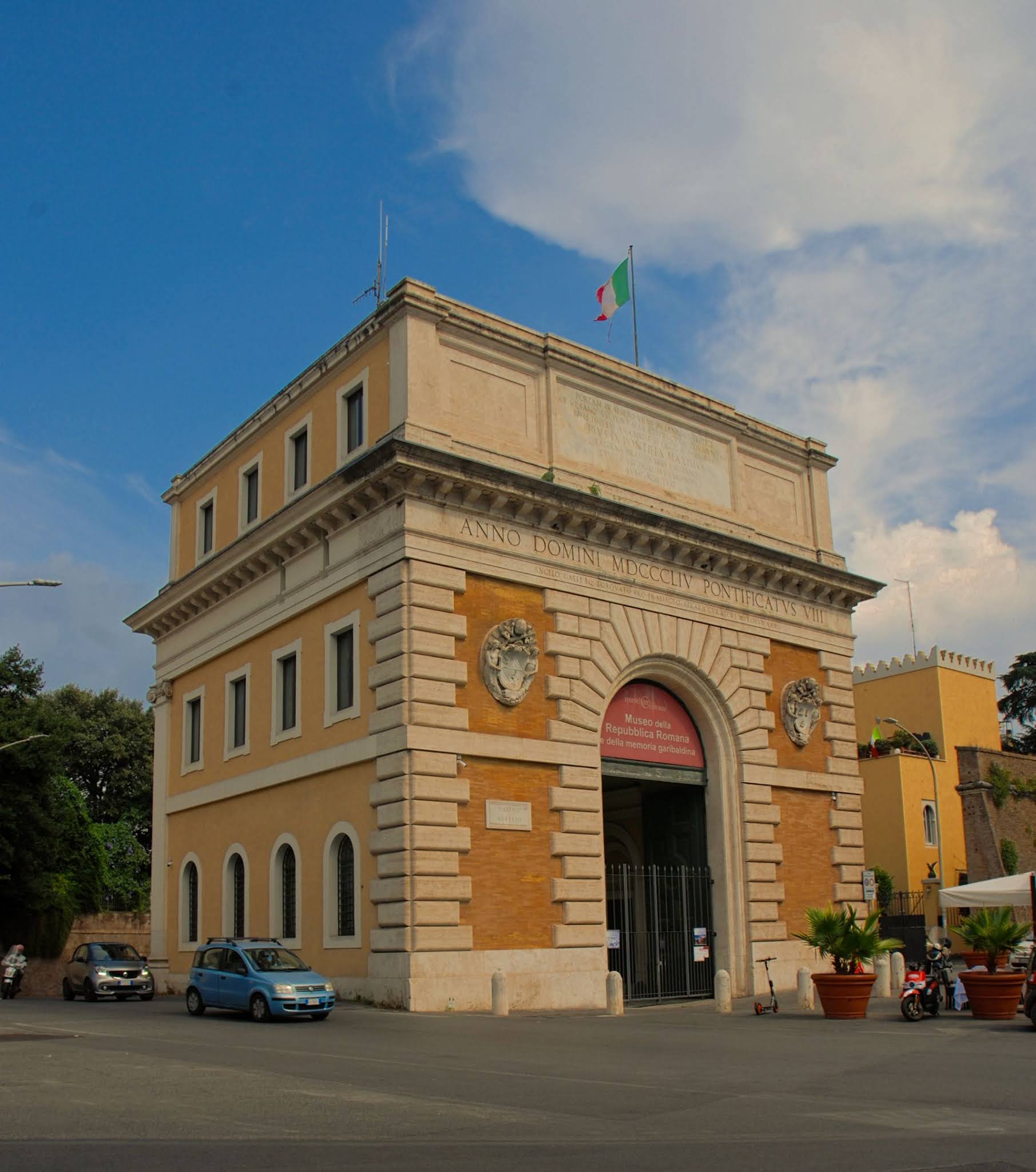 La Porta più antica di Roma (e quella più moderna) - Pazza di Roma