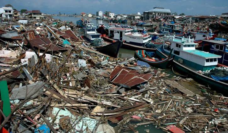 Top 5 Largest Tsunami's In History of all times