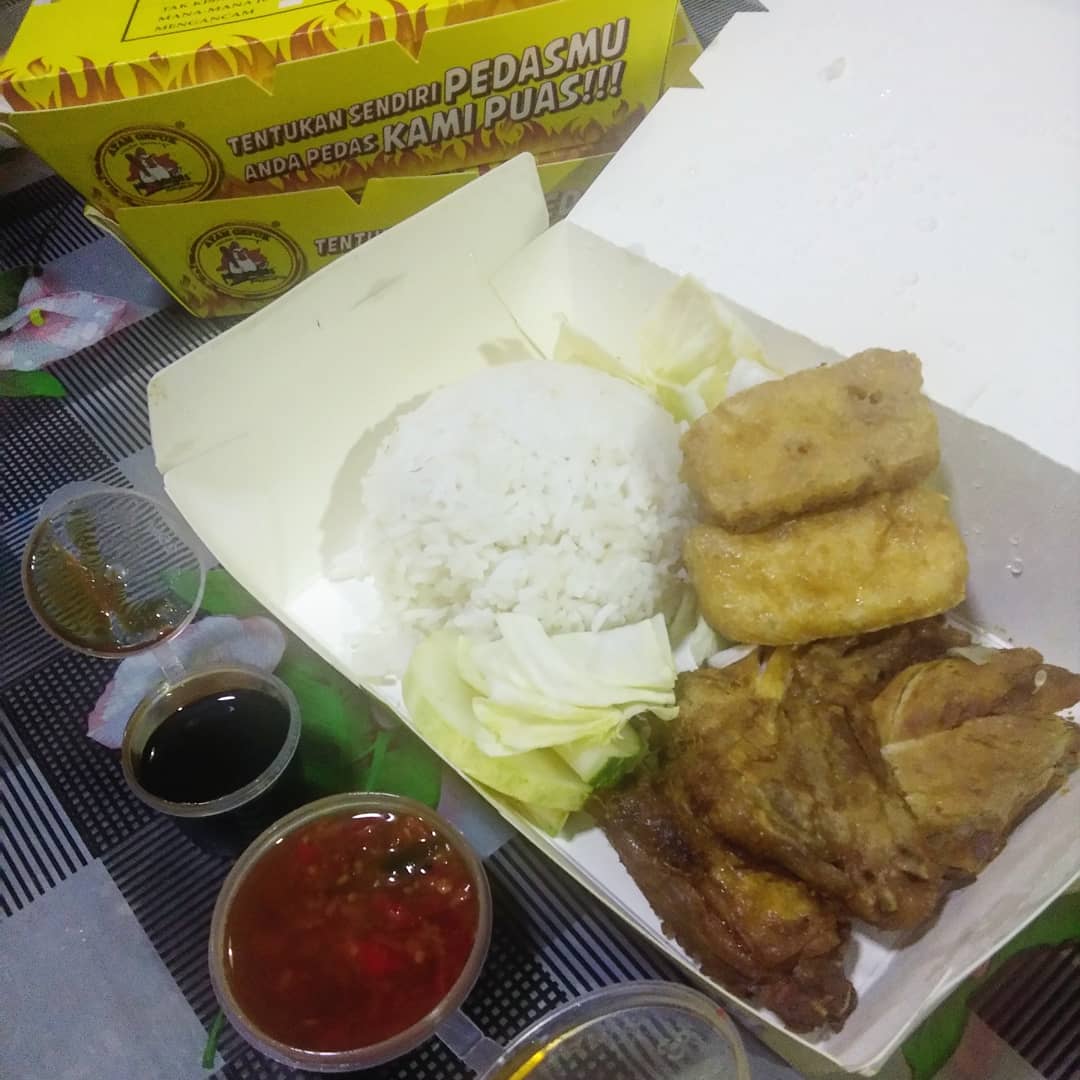 My Life & My Loves ::.: Ayam Gepuk Pak Gembus ~ Anda Pedas Kami Puas !!!