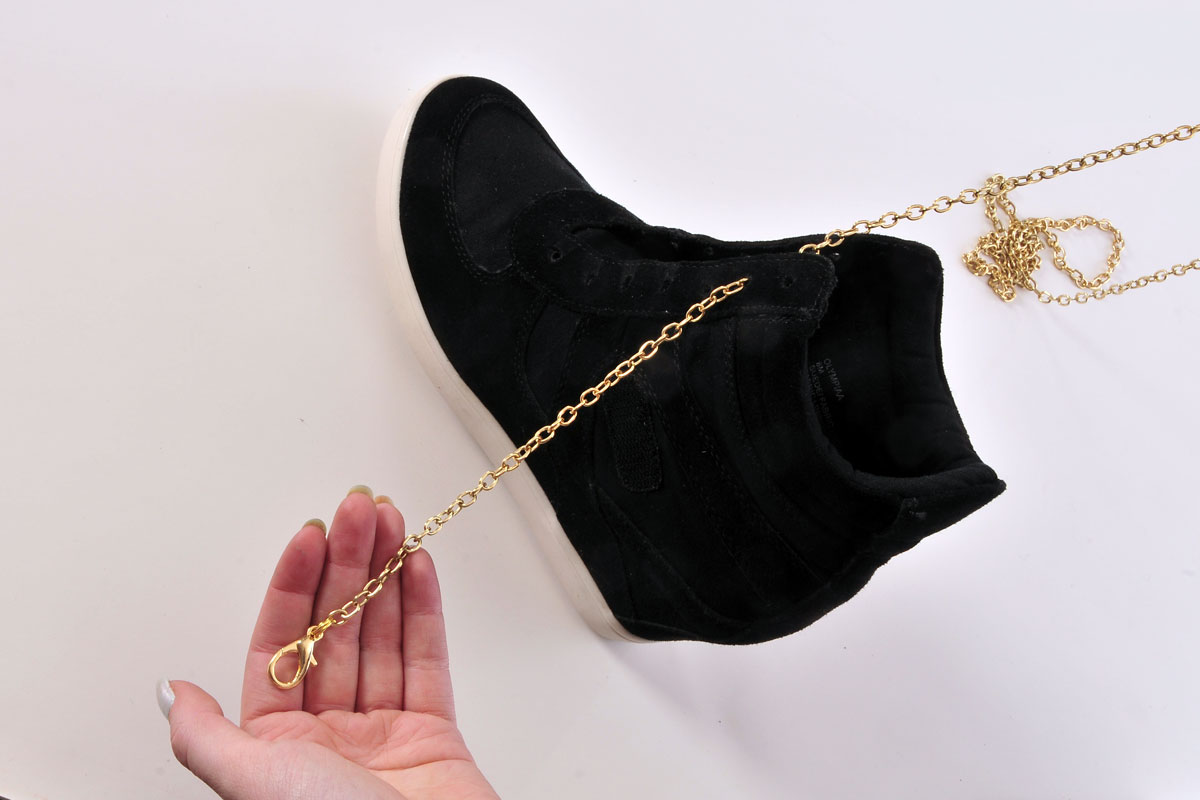 So, I make stuff: $NEAKER$: Gold Chain Laces