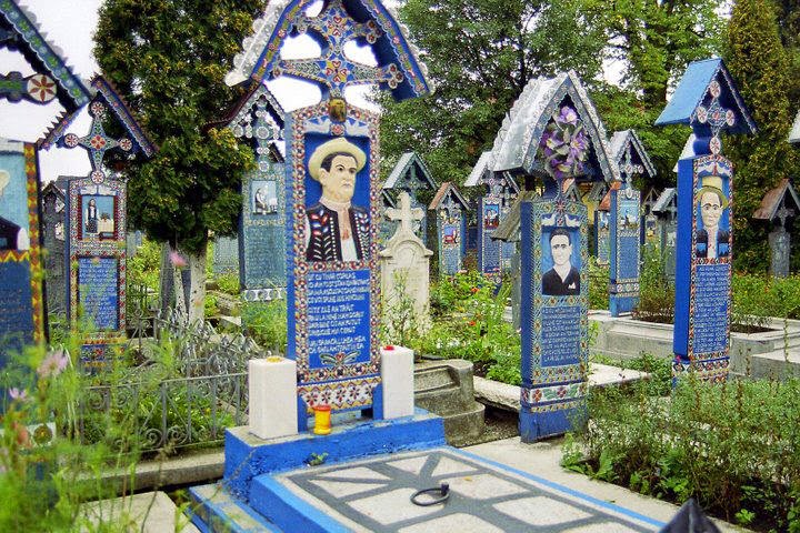 Amazing Romania: MERRY CEMETERY - Sapanta, Romania